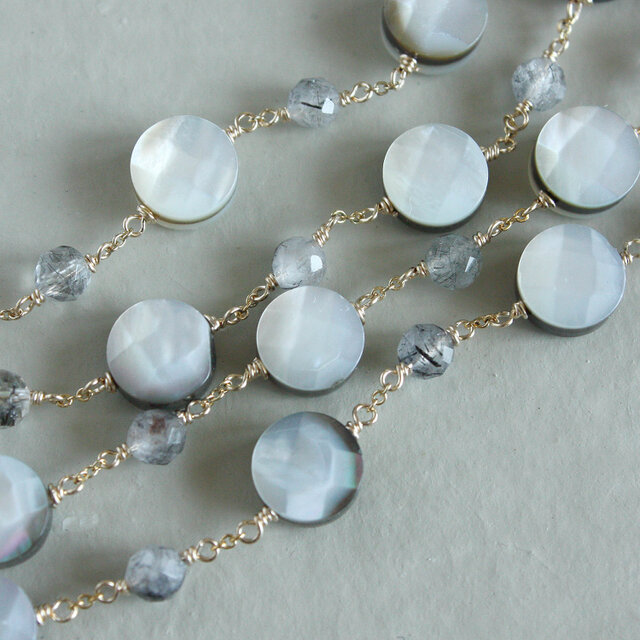 No. 149 75cm・ブラックシェル(黒蝶貝)のステーションネックレス(light) | iichi 日々の暮らしを心地よくするハンドメイドやアンティークのマーケットプレイス