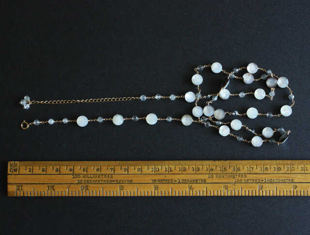 No. 149 75cm・ブラックシェル(黒蝶貝)のステーションネックレス(light) | iichi 日々の暮らしを心地よくするハンドメイドやアンティークのマーケットプレイス