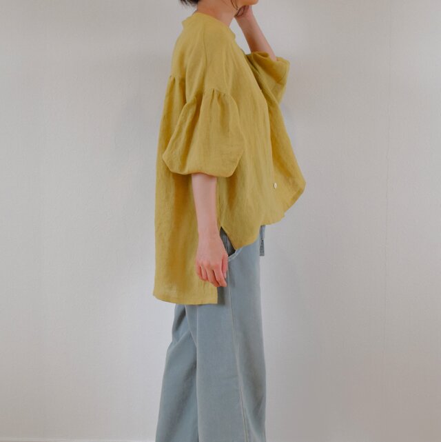 やわらかリネン100％ バンドカラー ギャザースリーブ ブラウス/グレイッシュイエロー | iichi 日々の暮らしを心地よくするハンドメイドやアンティークのマーケットプレイス