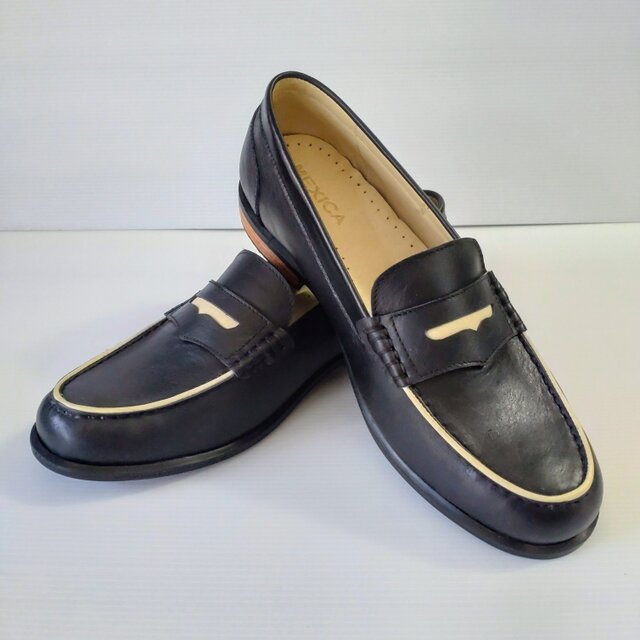 本革コインローファー ブラック | iichi 日々の暮らしを心地よくするハンドメイドやアンティークのマーケットプレイス