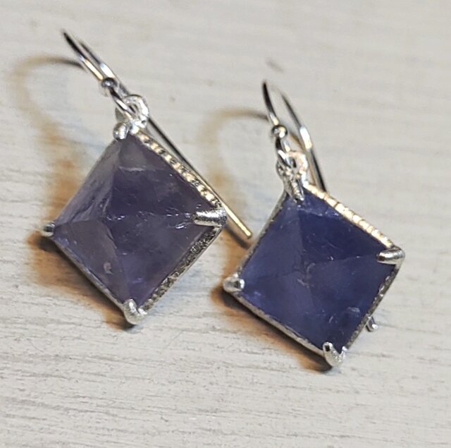 紫陽花 フローライト＊925 pierce | iichi 日々の暮らしを心地よくするハンドメイドやアンティークのマーケットプレイス