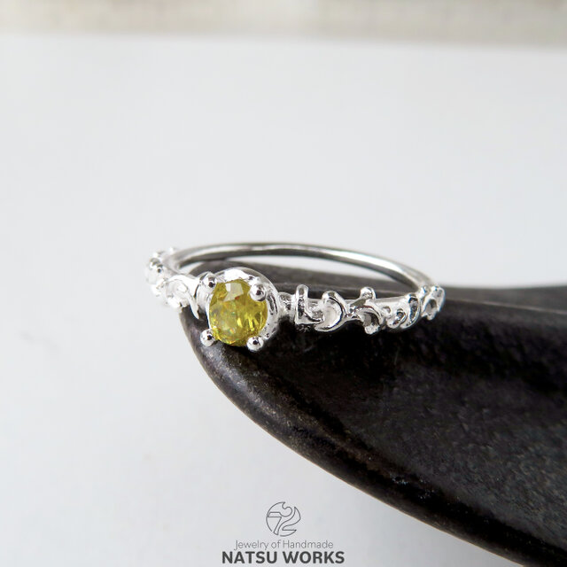 スフェーン リング / Gem and Botanical Sphene Ring | iichi 日々の暮らしを心地よくするハンドメイドやアンティークのマーケットプレイス