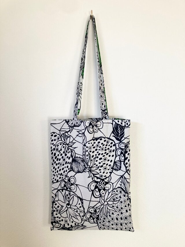 Tote bag M -strawberry mix- | iichi 日々の暮らしを心地よくするハンドメイドやアンティークのマーケットプレイス
