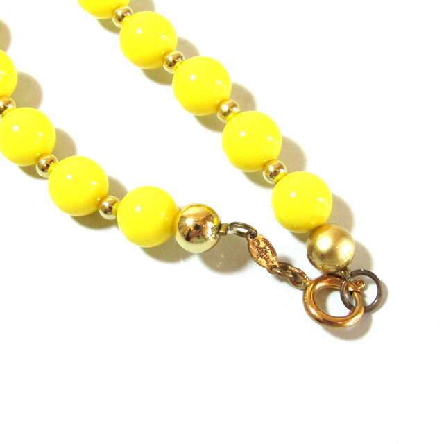 60s 「Christian Dior」 Vintage Lemon Yellow Plastic Necklace | iichi 日々の暮らしを心地よくするハンドメイドやアンティークの ...