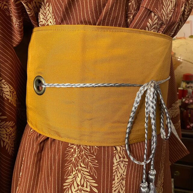 着物リメイク ワンピース｜ドレス ＋ 帯サッシュベルト｜和洋折衷 深呼吸する、琥珀の森。 KW‑986 | iichi 日々の暮らしを心地よくするハンドメイドやアンティークのマーケットプレイス