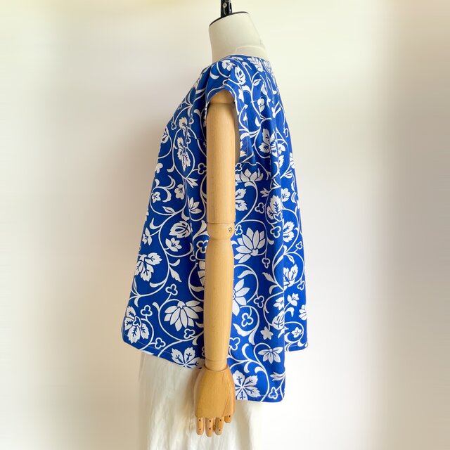 Tシャツ風 ブラウス【送料込み】古布リメイク ノースリーブ ブルー | iichi 日々の暮らしを心地よくするハンドメイドやアンティークのマーケットプレイス