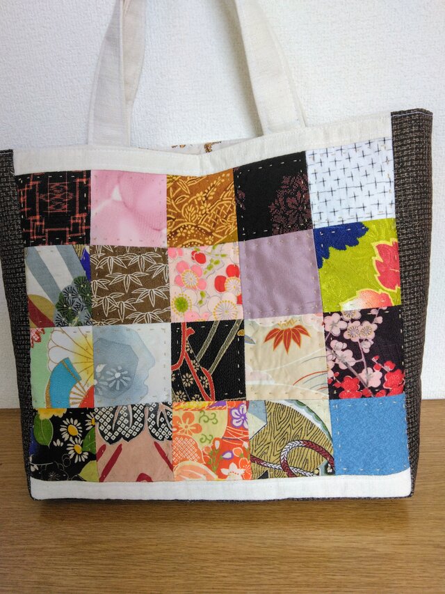 花の刺繍のトートバッグ 72 | iichi 日々の暮らしを心地よくするハンドメイドやアンティークのマーケットプレイス