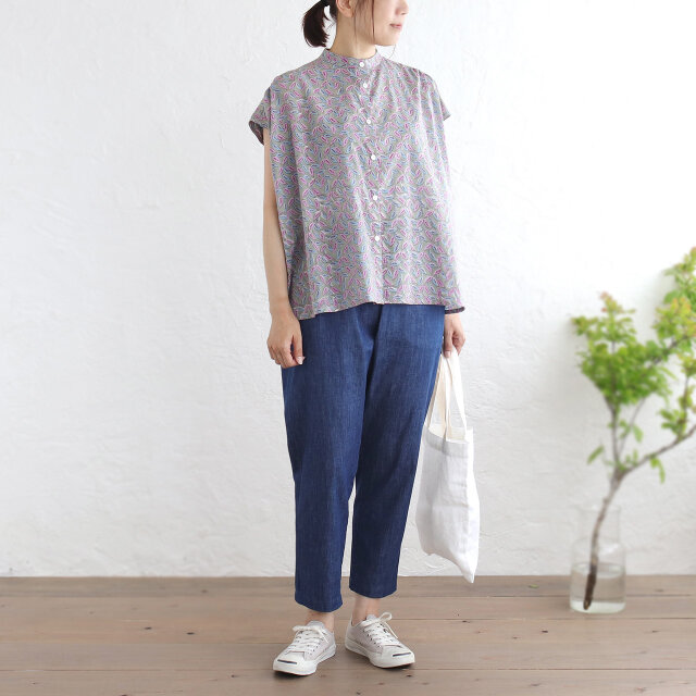 快適 インド綿ブロックプリント フレンチスリーブバンドカラーブラウス （リーフ/グレー）TP42 | iichi 日々の暮らしを心地よくするハンドメイドやアンティークのマーケットプレイス