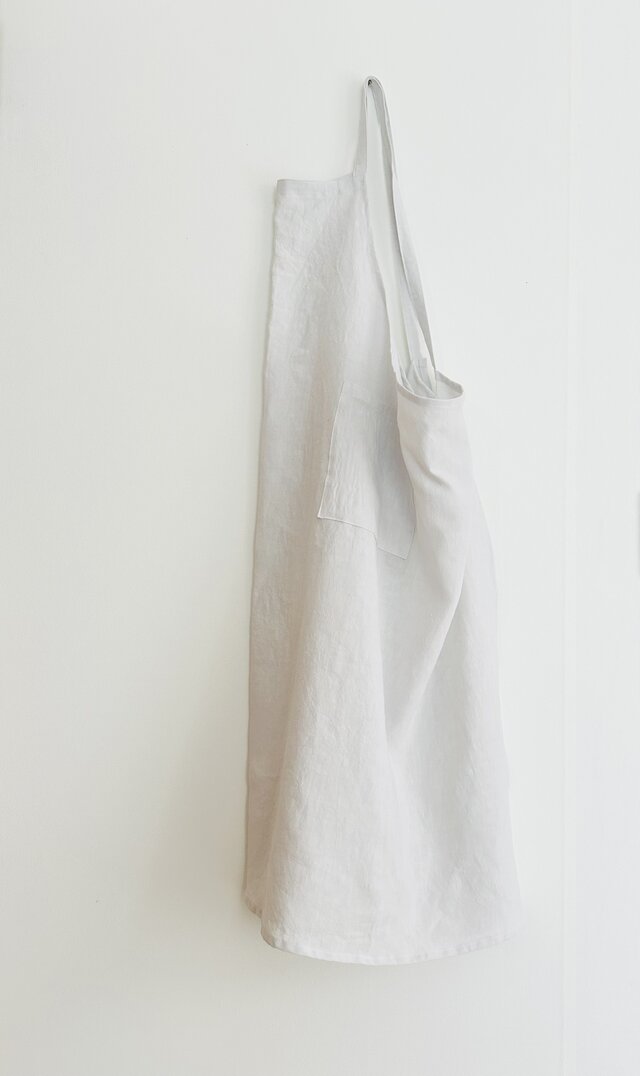 天日干しリネンエプロン 白 long | iichi 日々の暮らしを心地よくするハンドメイドやアンティークのマーケットプレイス