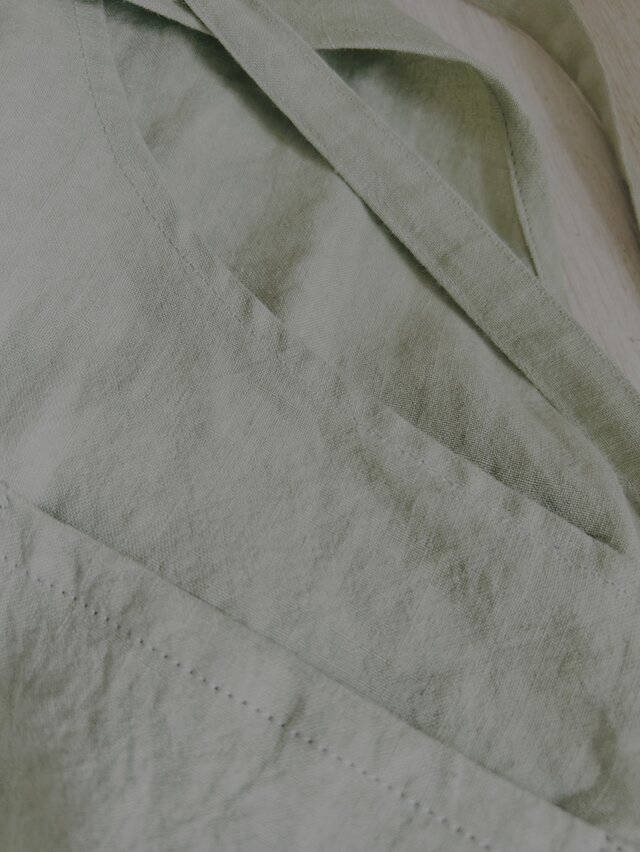 天日干しリネンエプロン 若草 medium | iichi 日々の暮らしを心地よくするハンドメイドやアンティークのマーケットプレイス