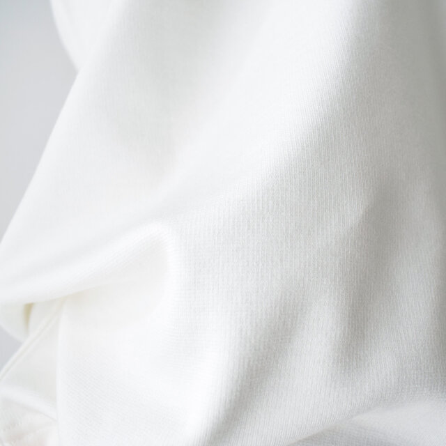 ポンチ素材のフレンチスリーブカットソー（レーヨン84％ナイロン13％ポリウレタン3％）：白[TS53FSWH] | iichi 日々の暮らしを心地よくするハンドメイドやアンティークのマーケットプレイス