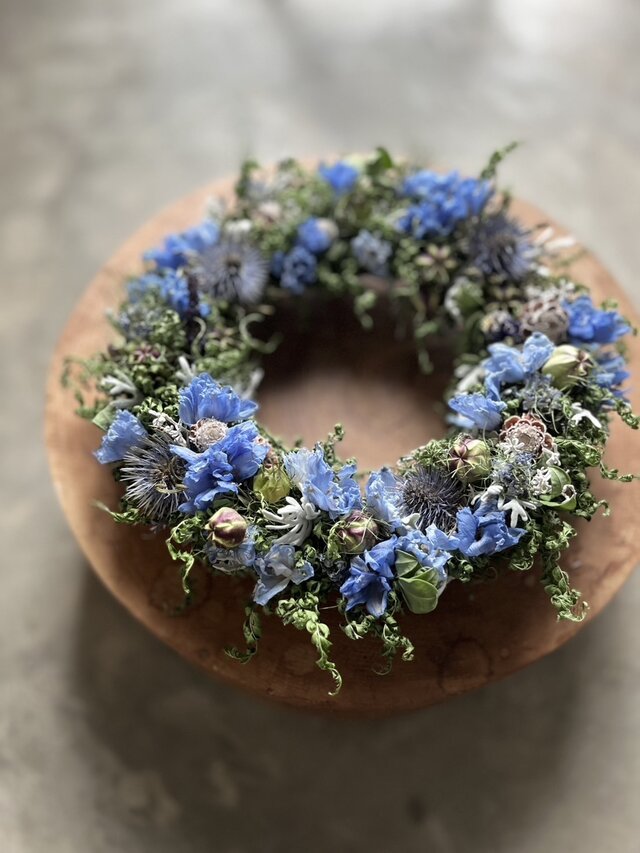 ドライフラワーリース ~夏の青 | iichi 日々の暮らしを心地よくするハンドメイドやアンティークのマーケットプレイス