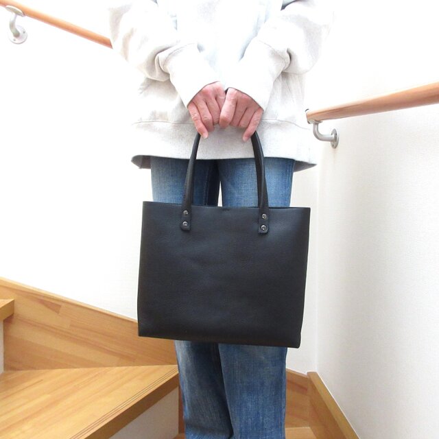 B5サイズ対応《牛革》三角マチのスクエアトート・ミディアムタイプ・0601 | iichi 日々の暮らしを心地よくするハンドメイドやアンティークのマーケットプレイス