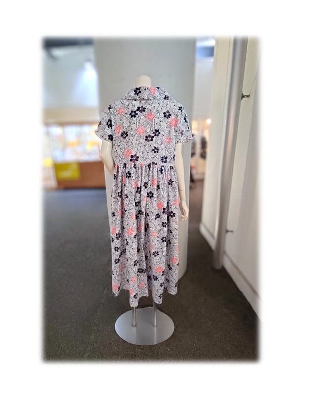 431 1点物 抜き衿レトロワンピース デッドストック浴衣地 昭和レトロ イタリアンカラ― 涼しい 夏のお出かけ | iichi 日々の暮らしを心地よくするハンドメイドやアンティークの ...