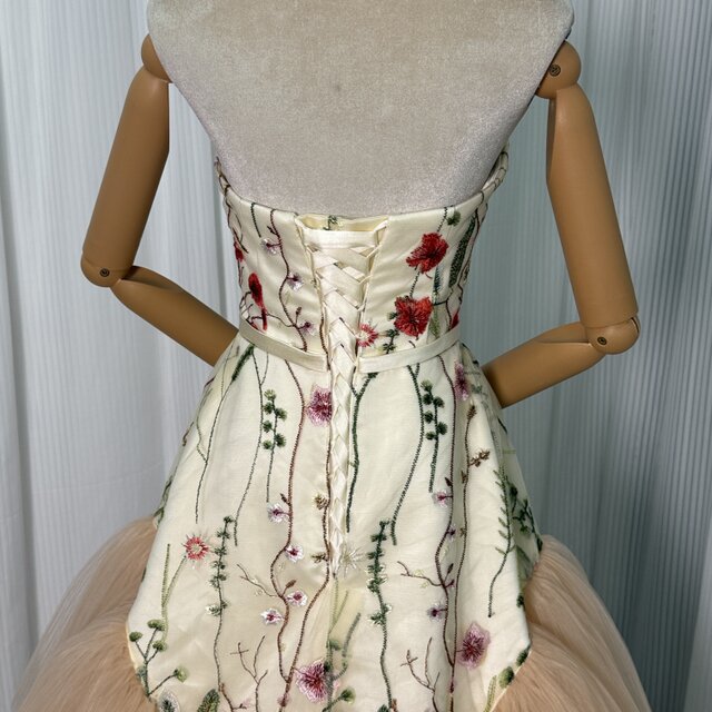 カラードレス シャンパン色 ベアトップ プリーツドレス デザイン感 リーフ刺繍 編み上げ 披露宴/結婚式 | iichi 日々の暮らしを心地よくするハンドメイドやアンティークのマーケットプレイス