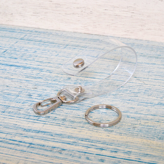 ペア PVCクリア ホックボタン付きペアキーホルダー（2個1セット） | iichi 日々の暮らしを心地よくするハンドメイドやアンティークのマーケットプレイス