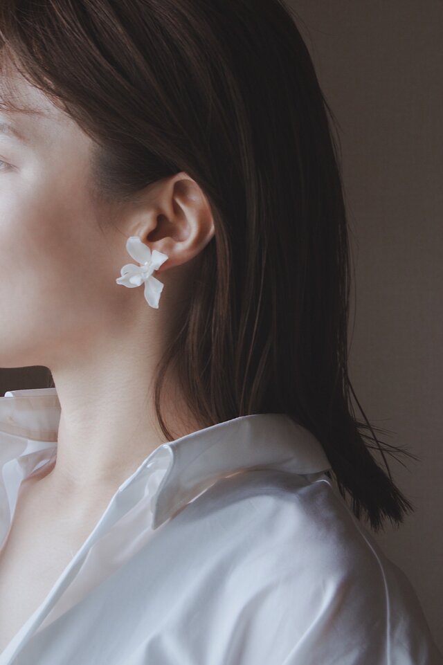 Lolah Studs | iichi 日々の暮らしを心地よくするハンドメイドやアンティークのマーケットプレイス