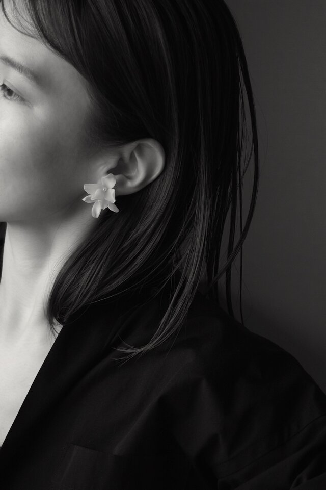 Lolah Studs | iichi 日々の暮らしを心地よくするハンドメイドやアンティークのマーケットプレイス