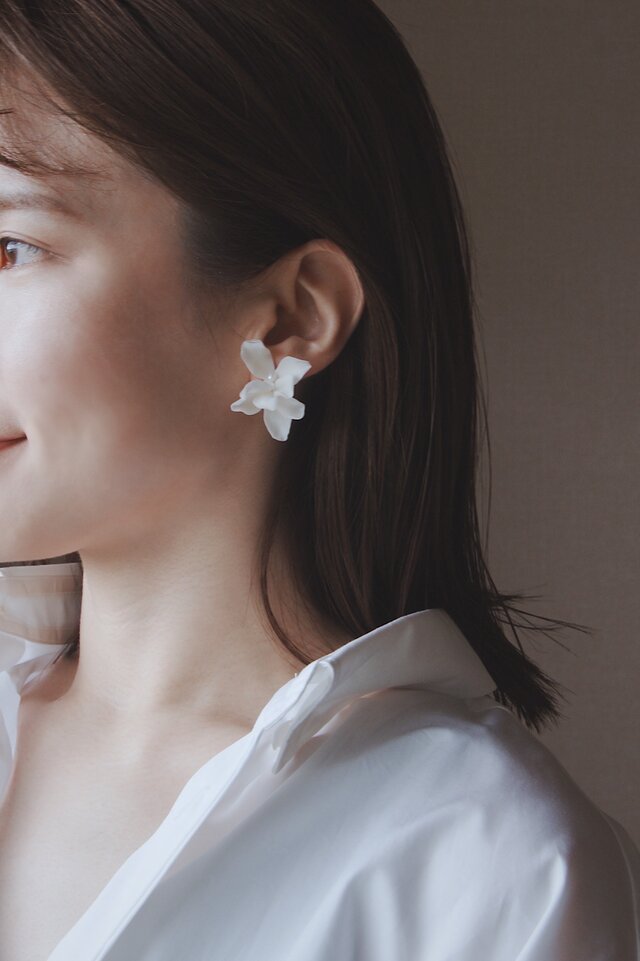 Lolah Studs | iichi 日々の暮らしを心地よくするハンドメイドやアンティークのマーケットプレイス