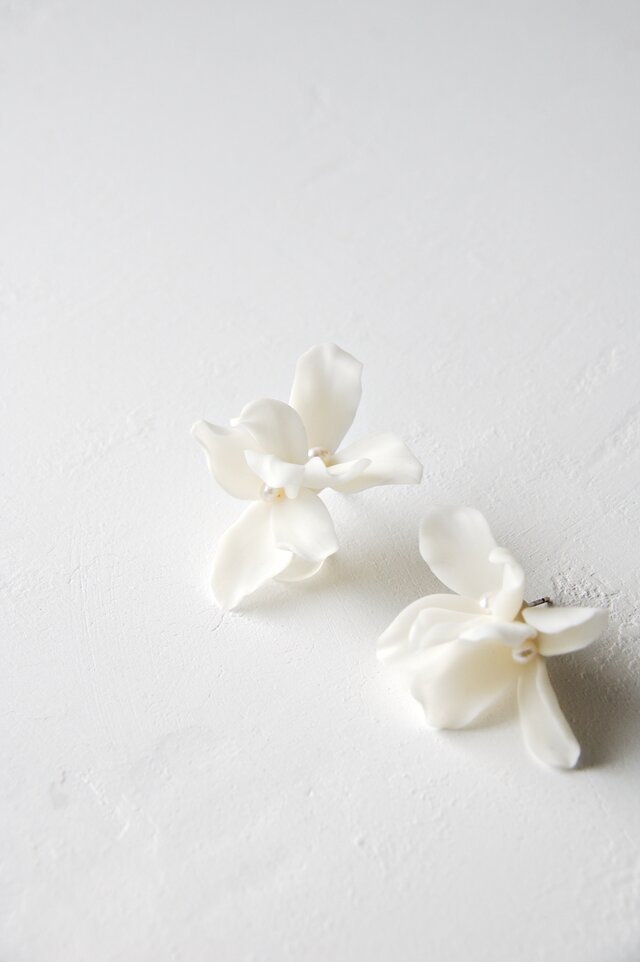 Lolah Studs | iichi 日々の暮らしを心地よくするハンドメイドやアンティークのマーケットプレイス