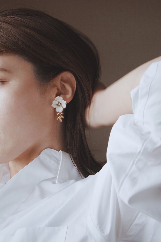 Ella Earrings - Metallic Edge Finish | iichi 日々の暮らしを心地よくするハンドメイドやアンティークのマーケットプレイス