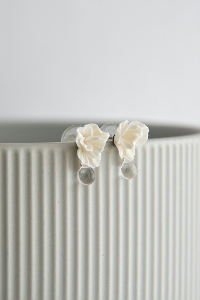 Geselle Studs | iichi 日々の暮らしを心地よくするハンドメイドやアンティークのマーケットプレイス