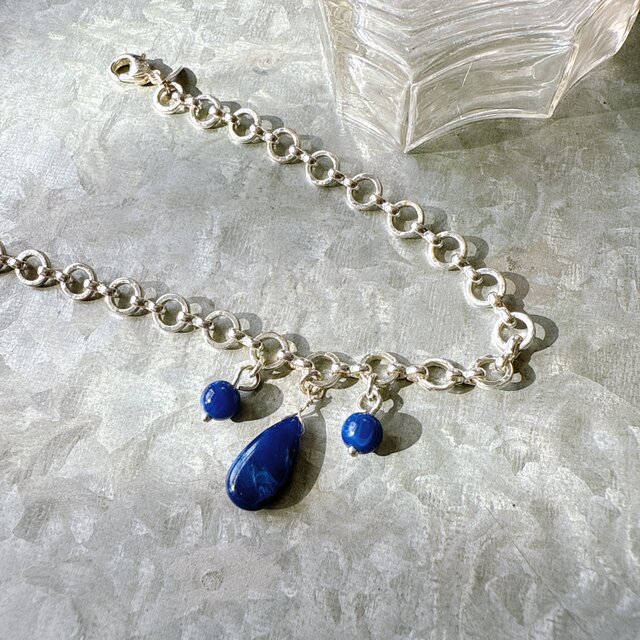 BA74-【 AVON 】エイボン・ヴィンテージブレスレット Silver Tone Chain Blue Beads | iichi 日々の暮らしを心地よくするハンドメイドやアンティークの ...