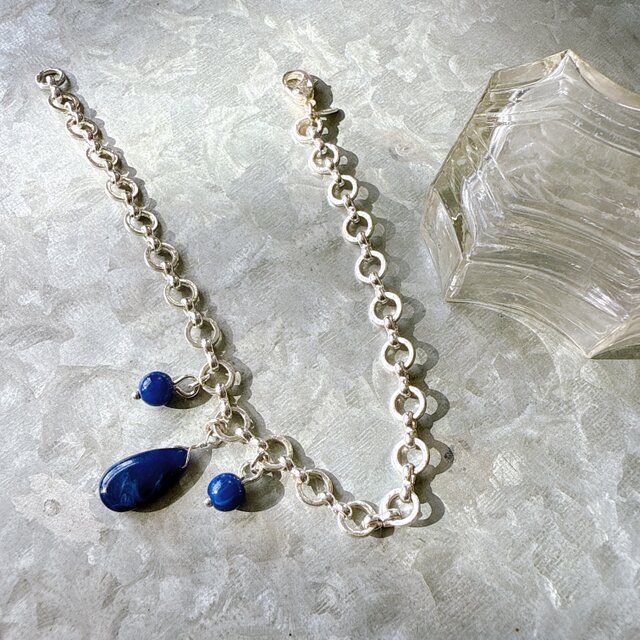 BA74-【 AVON 】エイボン・ヴィンテージブレスレット Silver Tone Chain Blue Beads | iichi 日々の暮らしを心地よくするハンドメイドやアンティークの ...