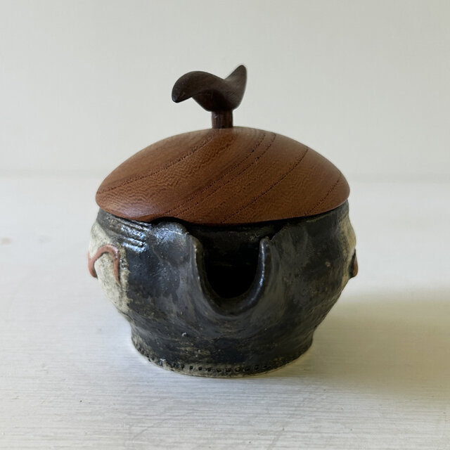 ミニ片口・黒白イッチン2 | iichi 日々の暮らしを心地よくするハンドメイドやアンティークのマーケットプレイス