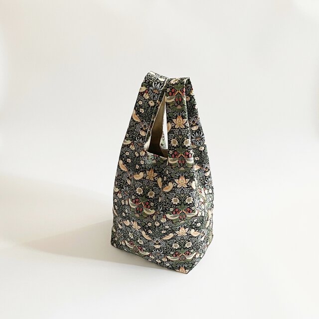 ウィリアムモリス イチゴ泥棒 毎日使いたくなるマルシェバッグ 手提げトート | iichi 日々の暮らしを心地よくするハンドメイドやアンティークのマーケットプレイス