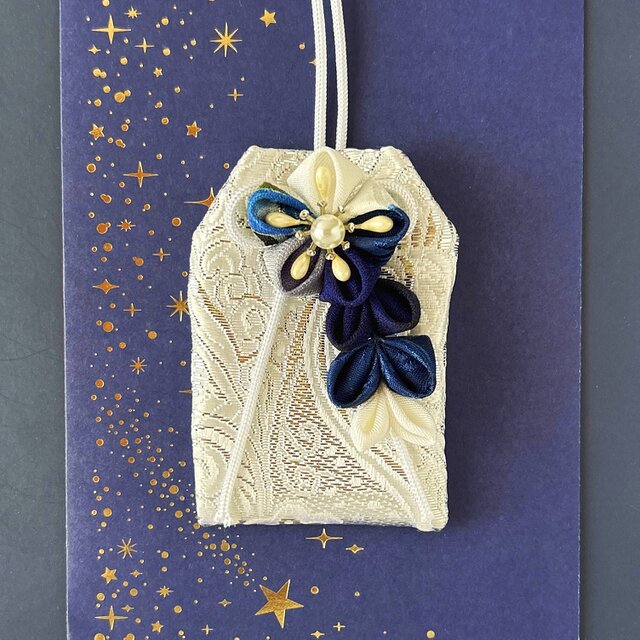 （星に願いを）元巫女が作る花のお守り袋 | iichi 日々の暮らしを心地よくするハンドメイドやアンティークのマーケットプレイス