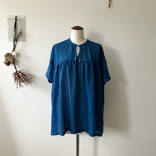 ふんわりブルーのトップス（o-to-134) | iichi 日々の暮らしを心地よくするハンドメイドやアンティークのマーケットプレイス