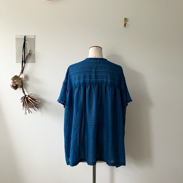 ふんわりブルーのトップス（o-to-134) | iichi 日々の暮らしを心地よくするハンドメイドやアンティークのマーケットプレイス