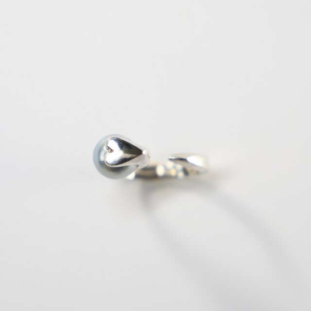 Accept pearl ring | iichi 日々の暮らしを心地よくするハンドメイドやアンティークのマーケットプレイス