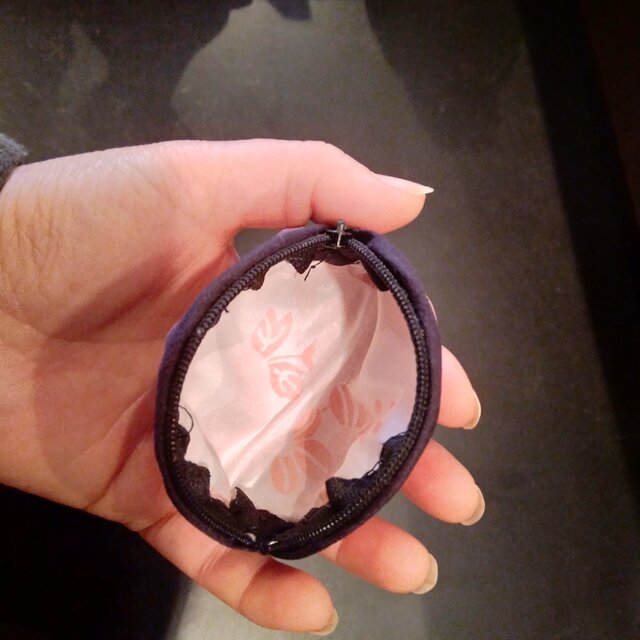 着物 楕円型ポーチ（小） | iichi 日々の暮らしを心地よくするハンドメイドやアンティークのマーケットプレイス