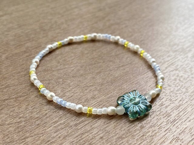 Beaded bracelet-121 | iichi 日々の暮らしを心地よくするハンドメイドやアンティークのマーケットプレイス