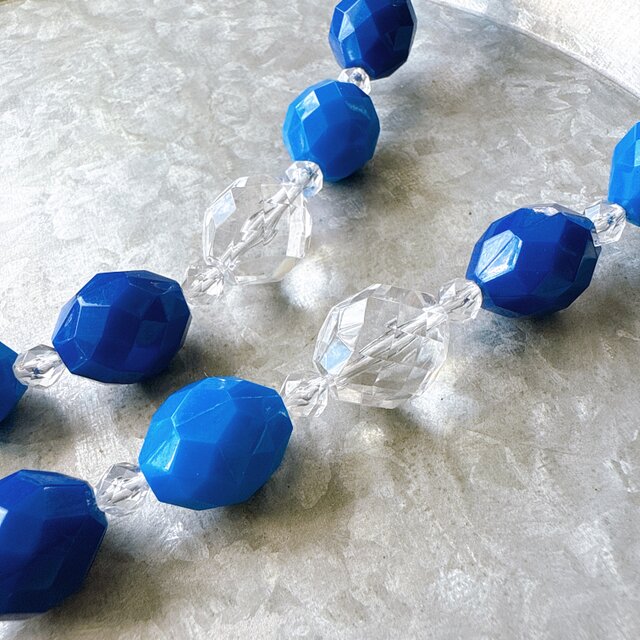 NA134-【 AVON 】エイボン・ヴィンテージネックレス 80s Blue & Clear Faceted Bead | iichi 日々の暮らしを心地よくするハンドメイドやアンティークの ...