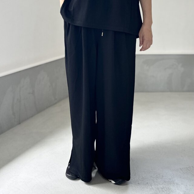 【接触冷感】サイドスリット イージーワイドパンツ 2色展開【ネイビー】『2025リデザイン』 | iichi 日々の暮らしを心地よくするハンドメイドやアンティークのマーケットプレイス
