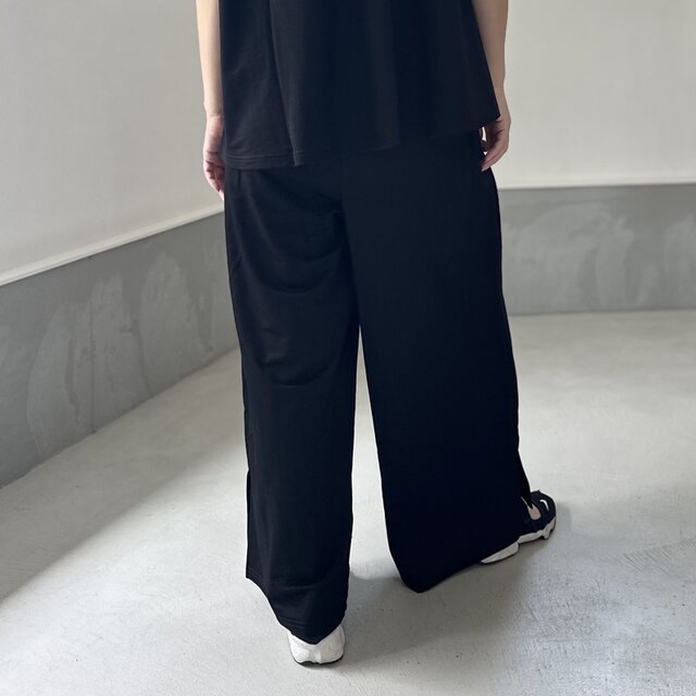 【接触冷感】サイドスリット イージーワイドパンツ 2色展開【ネイビー】『2025リデザイン』 | iichi 日々の暮らしを心地よくするハンドメイドやアンティークのマーケットプレイス