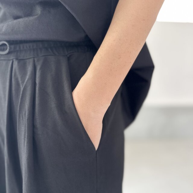 【接触冷感】サイドスリット イージーワイドパンツ 2色展開【ネイビー】『2025リデザイン』 | iichi 日々の暮らしを心地よくするハンドメイドやアンティークのマーケットプレイス