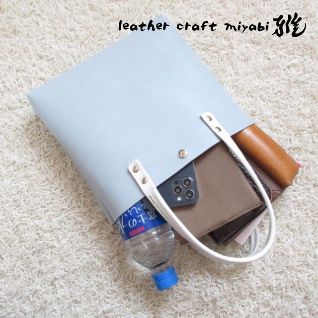 《牛革》new♪スクエアミニトート・ソフトシュリンク・ベビーブルー・0504 | iichi 日々の暮らしを心地よくするハンドメイドやアンティークのマーケットプレイス