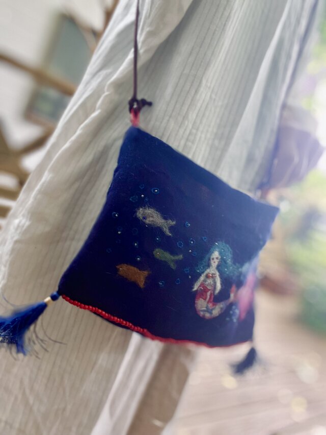 お散歩ポシェット…人魚姫 | iichi 日々の暮らしを心地よくするハンドメイドやアンティークのマーケットプレイス