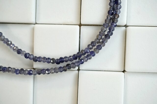 じゃらじゃらモスアクアマリンとアイオライトのネックレス | iichi 日々の暮らしを心地よくするハンドメイドやアンティークのマーケットプレイス