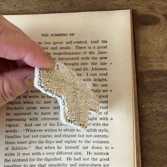 ビーズのクロスブローチ(002) | iichi 日々の暮らしを心地よくするハンドメイドやアンティークのマーケットプレイス