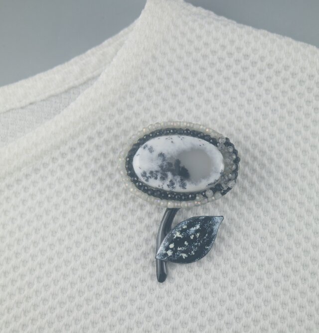 ヒンヤリ樹氷の森と湖 デンドライトオパール | iichi 日々の暮らしを心地よくするハンドメイドやアンティークのマーケットプレイス