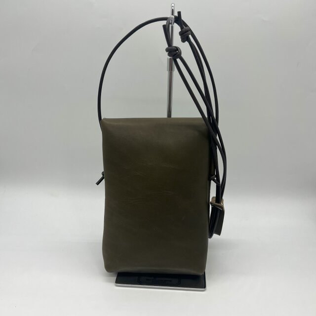 レザー縦長フラップポシェット | iichi 日々の暮らしを心地よくするハンドメイドやアンティークのマーケットプレイス