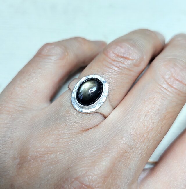 光の差す方へ＊black star sapphire 925 ring | iichi 日々の暮らしを心地よくするハンドメイドやアンティークのマーケットプレイス