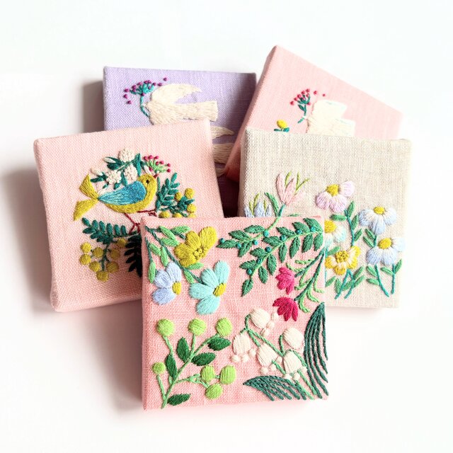 草花の刺繍パネル(botanical）#377 | iichi 日々の暮らしを心地よくするハンドメイドやアンティークのマーケットプレイス