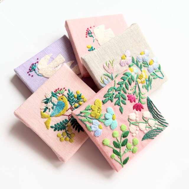 草花の刺繍パネル(botanical）#377 | iichi 日々の暮らしを心地よくするハンドメイドやアンティークのマーケットプレイス