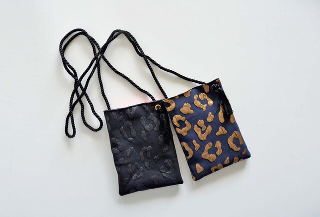 1点限定！DUTELレオパードジャガード 2WAY スマホシポーチ ブラック スマホショルダー | iichi 日々の暮らしを心地よくするハンドメイドやアンティークのマーケットプレイス